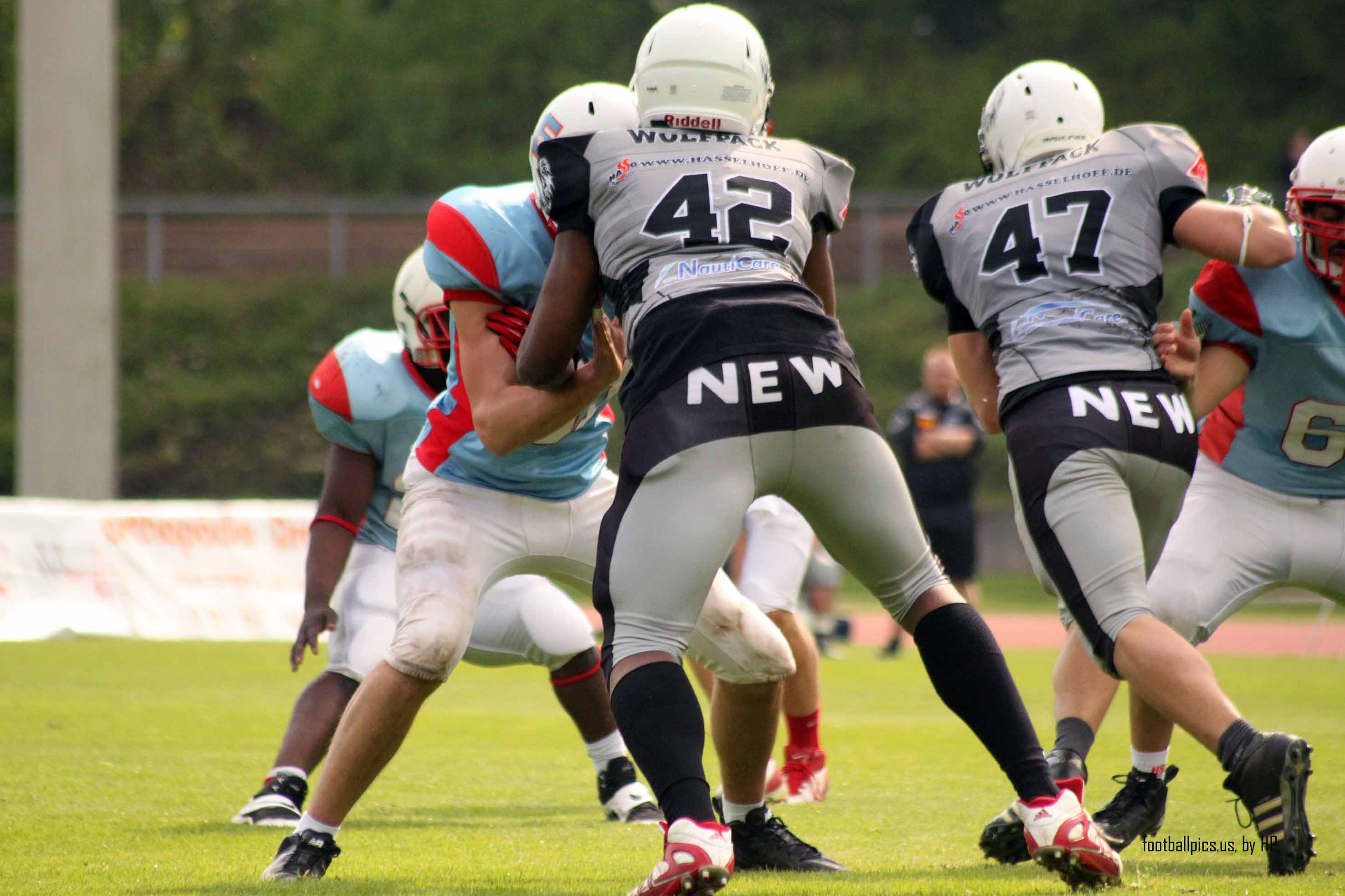 BM (92) | www.footballpics.us